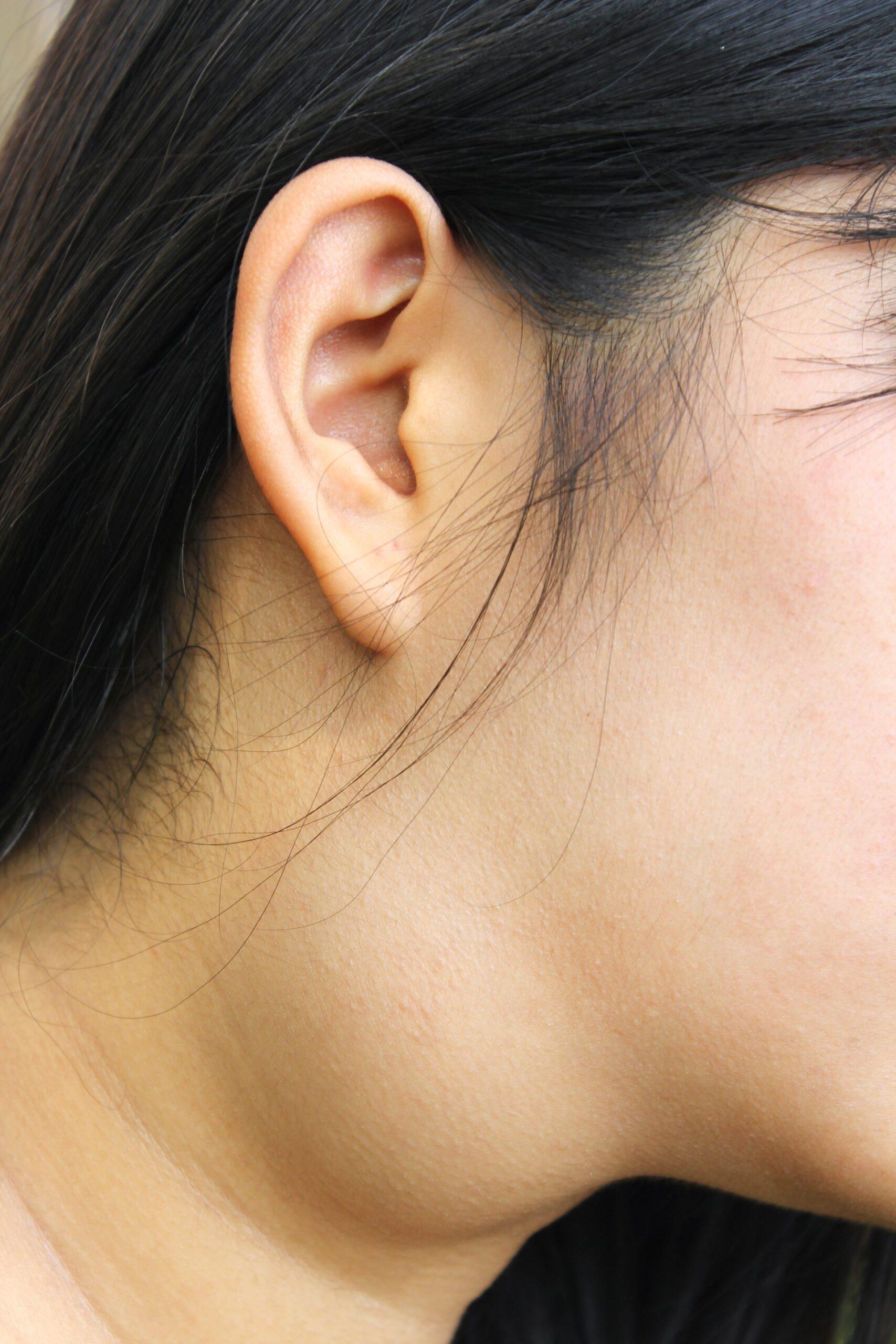 Caroço no pescoço: o que pode ser e quando procurar ajuda